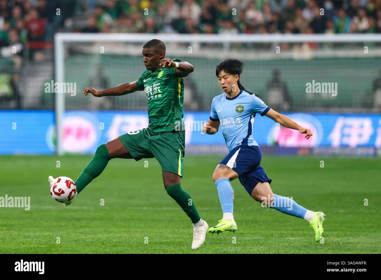 Beijing Guoan Football Club defeated Zhejiang Professional Football ...