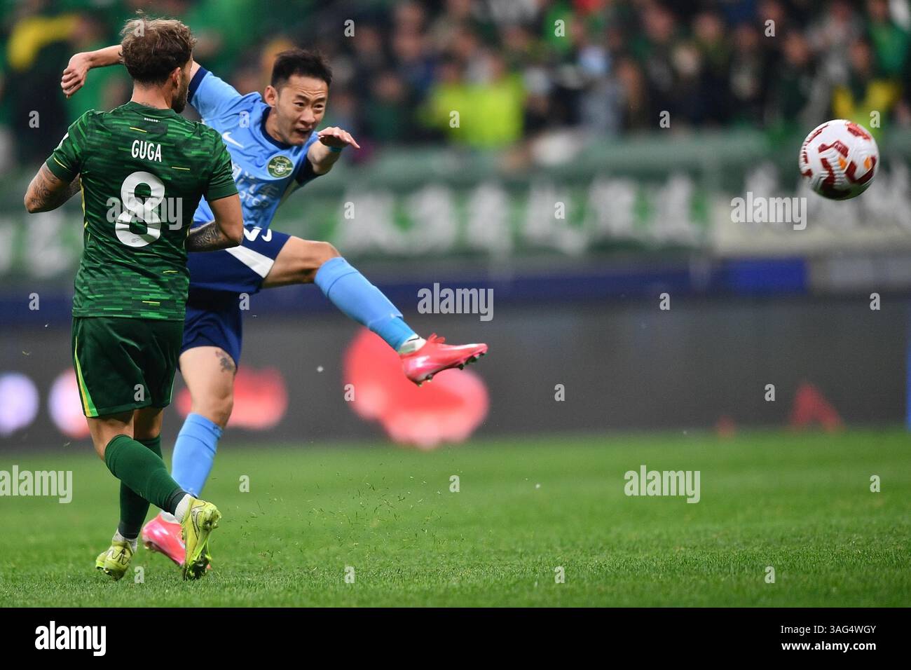Beijing Guoan Football Club defeated Zhejiang Professional Football ...