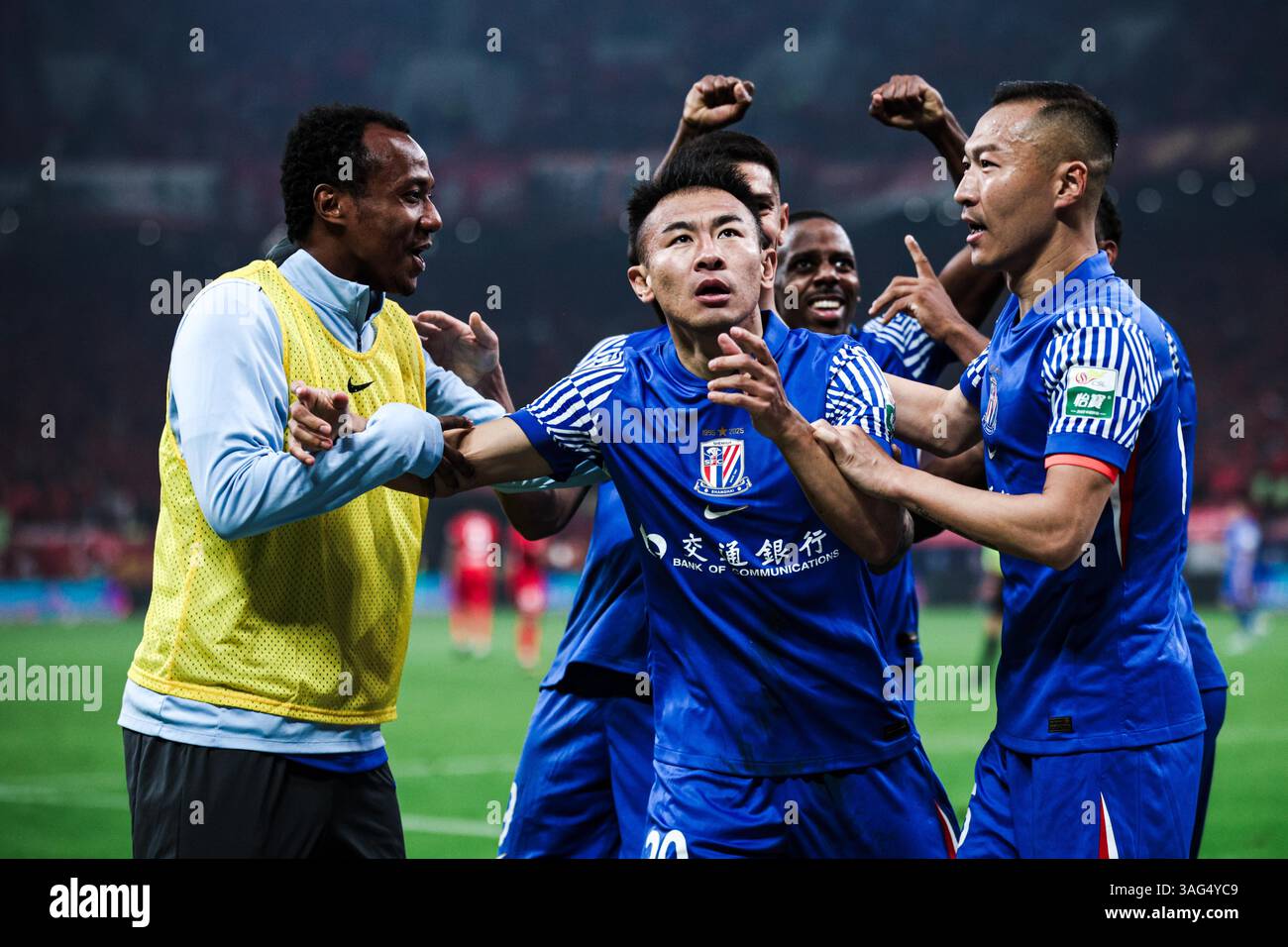 Shanghai Port Football Club 1-1 draw Shanghai Shenhua Football Club at ...