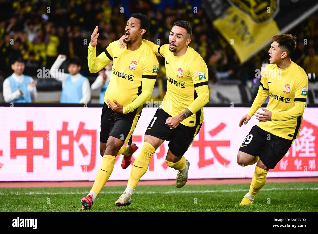 Qingdao West Coast Football Club 2-2 draw Tianjin Jinmen Tiger Football ...