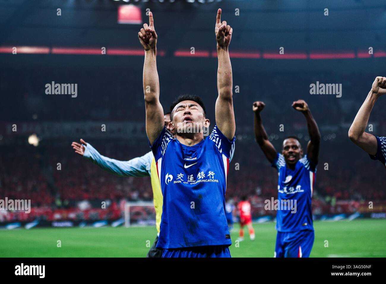 Shanghai Port Football Club 1-1 draw Shanghai Shenhua Football Club at ...