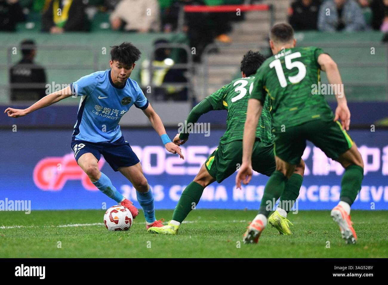 Beijing Guoan Football Club defeated Zhejiang Professional Football ...