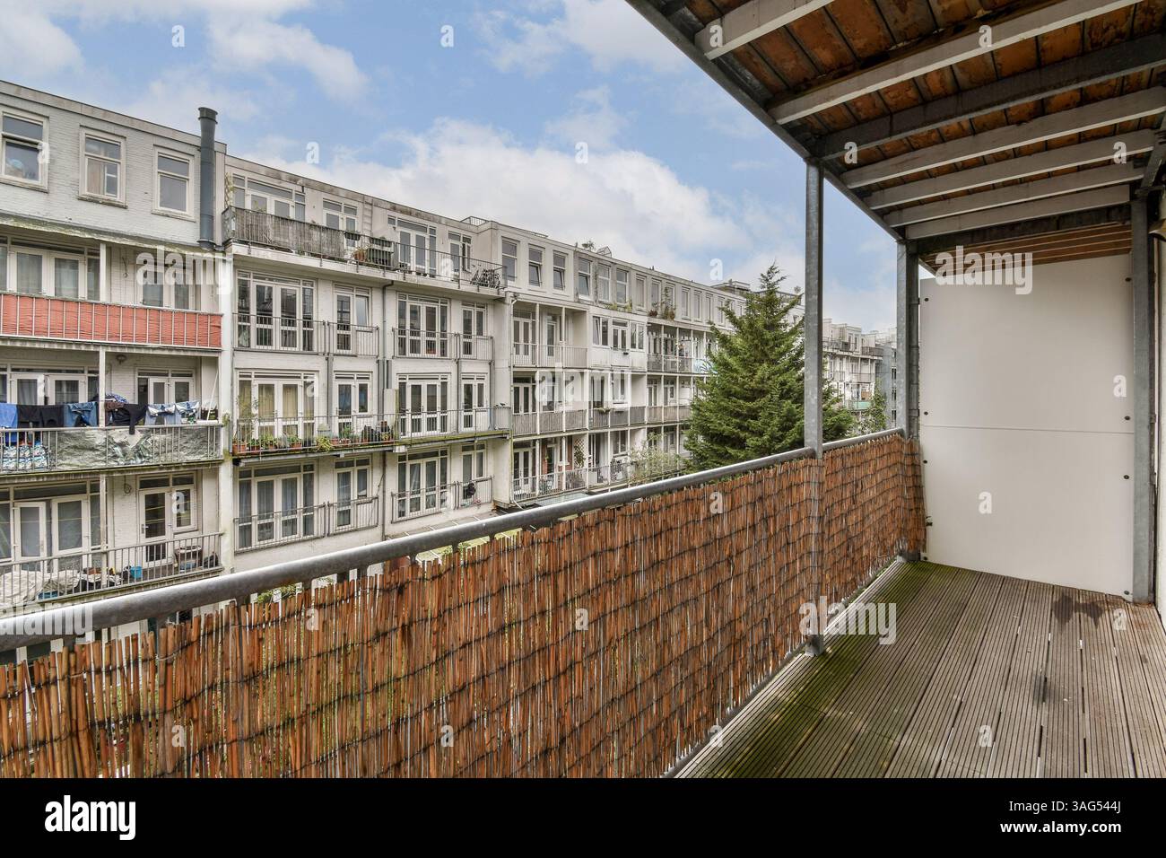 Spacesuitability hi-res stock photography and images - Alamy