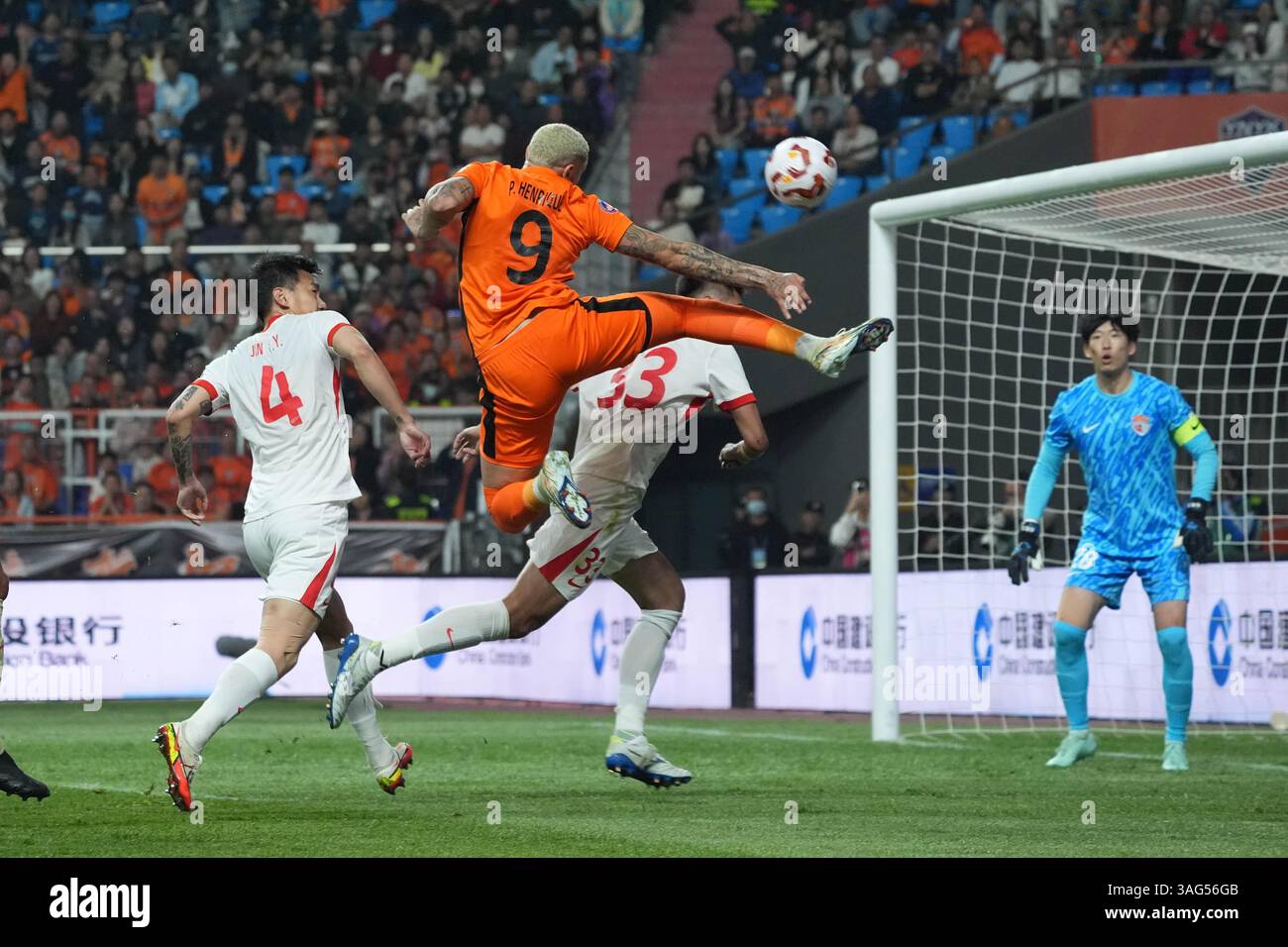 Yunnan Yukun Football Club defeated Qingdao Hainiu Football Club with 1-0 at the fifth round of ...