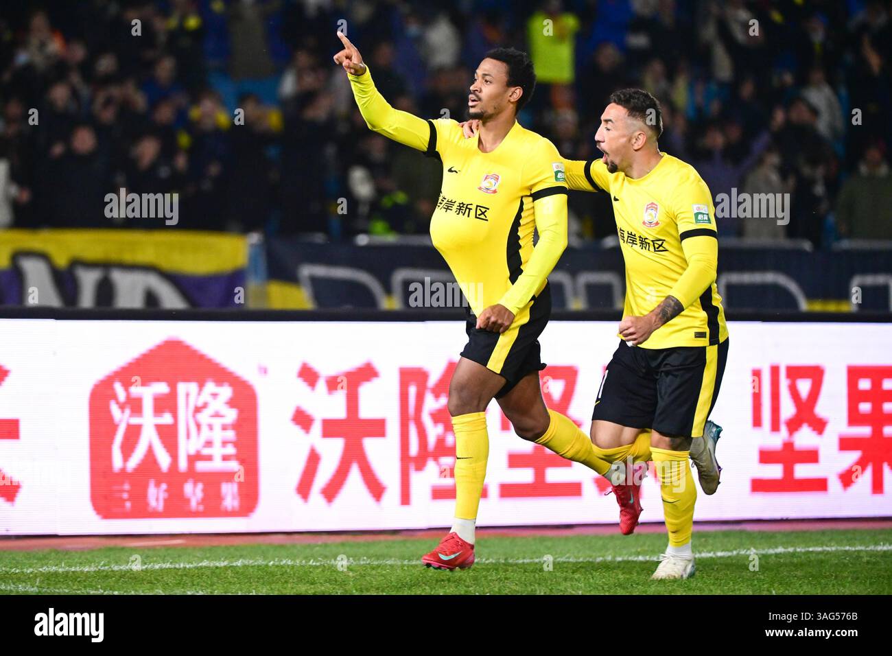 Qingdao West Coast Football Club 2-2 draw Tianjin Jinmen Tiger Football ...