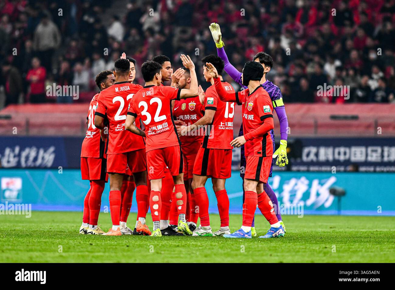 Shanghai Port Football Club 1-1 draw Shanghai Shenhua Football Club at ...