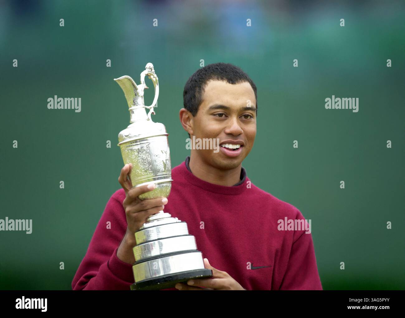 British Open golf winner Tiger Woods at St Andrews in 2000 Stock Photo ...