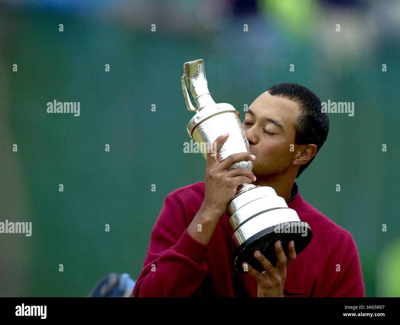 British Open golf winner Tiger Woods at St Andrews in 2000 Stock Photo ...