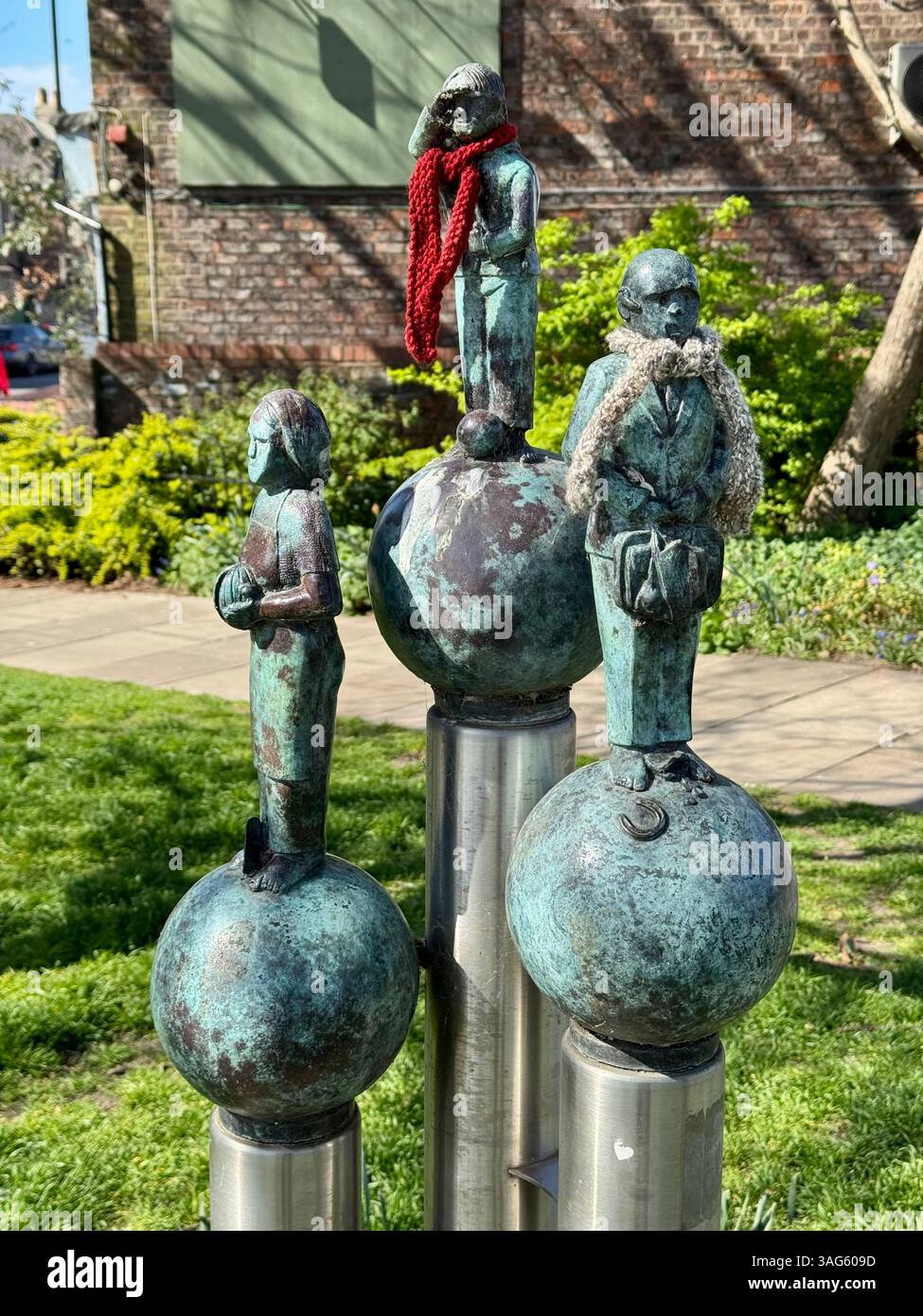 Conversation Piece, a statue by Alisa Magnus on Bishopthorpe Road Stock ...