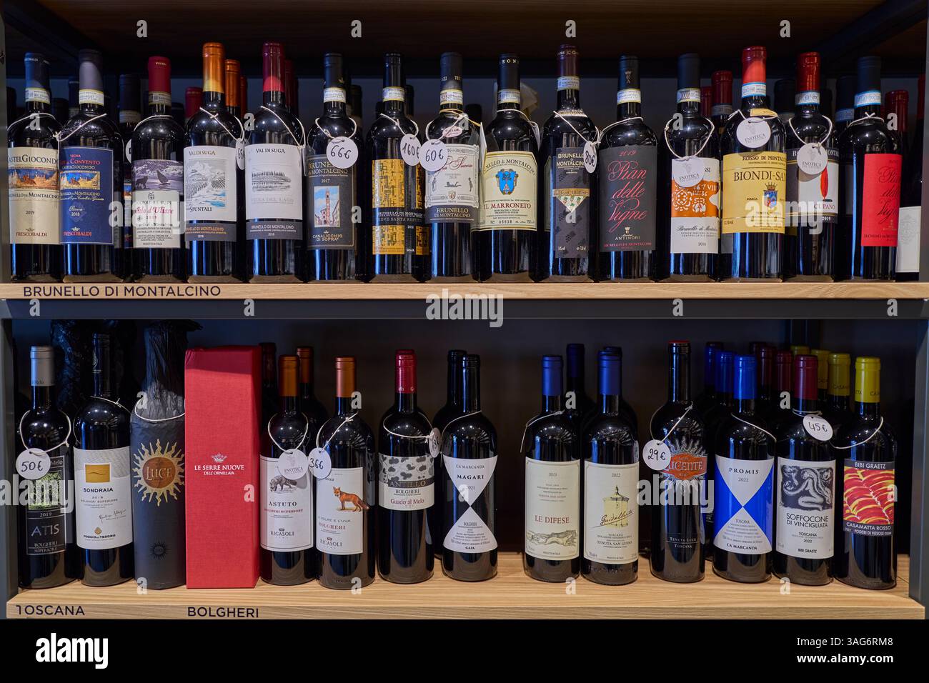 Italian premium wine hi-res stock photography and images - Alamy