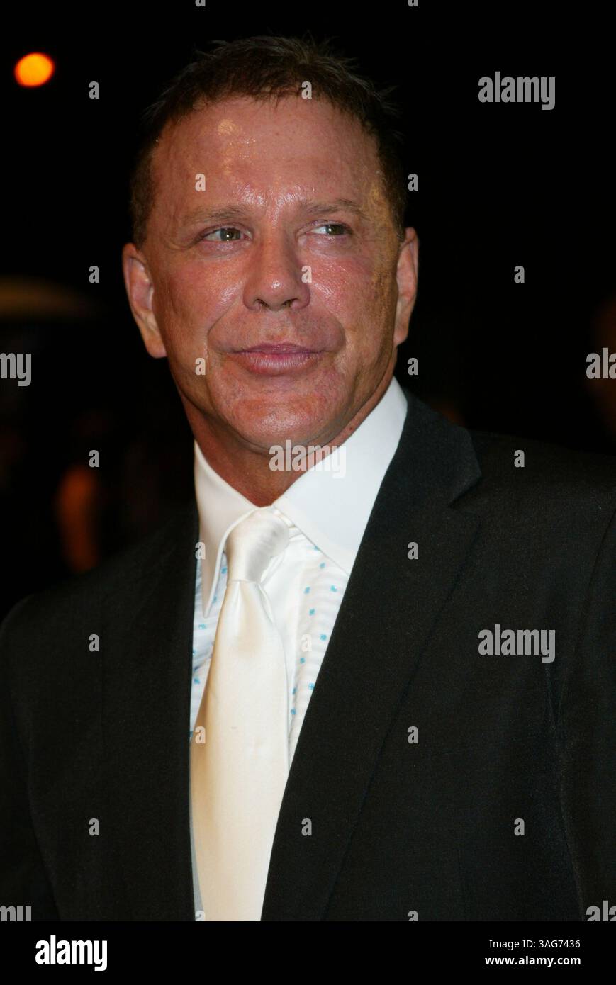 Mickey rourke 2002 vanity fair hi-res stock photography and images - Alamy