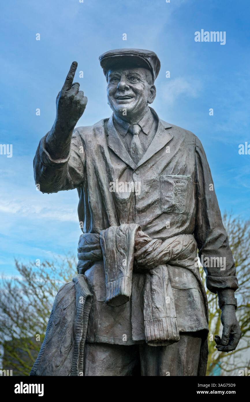 Statue, by Graham Ibbeson, of Harold 'Dickie' Bird, a famous ...