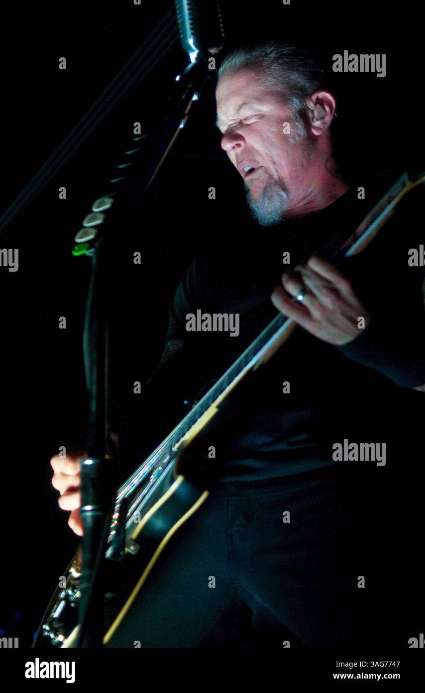 Metallica frontman hi-res stock photography and images - Alamy