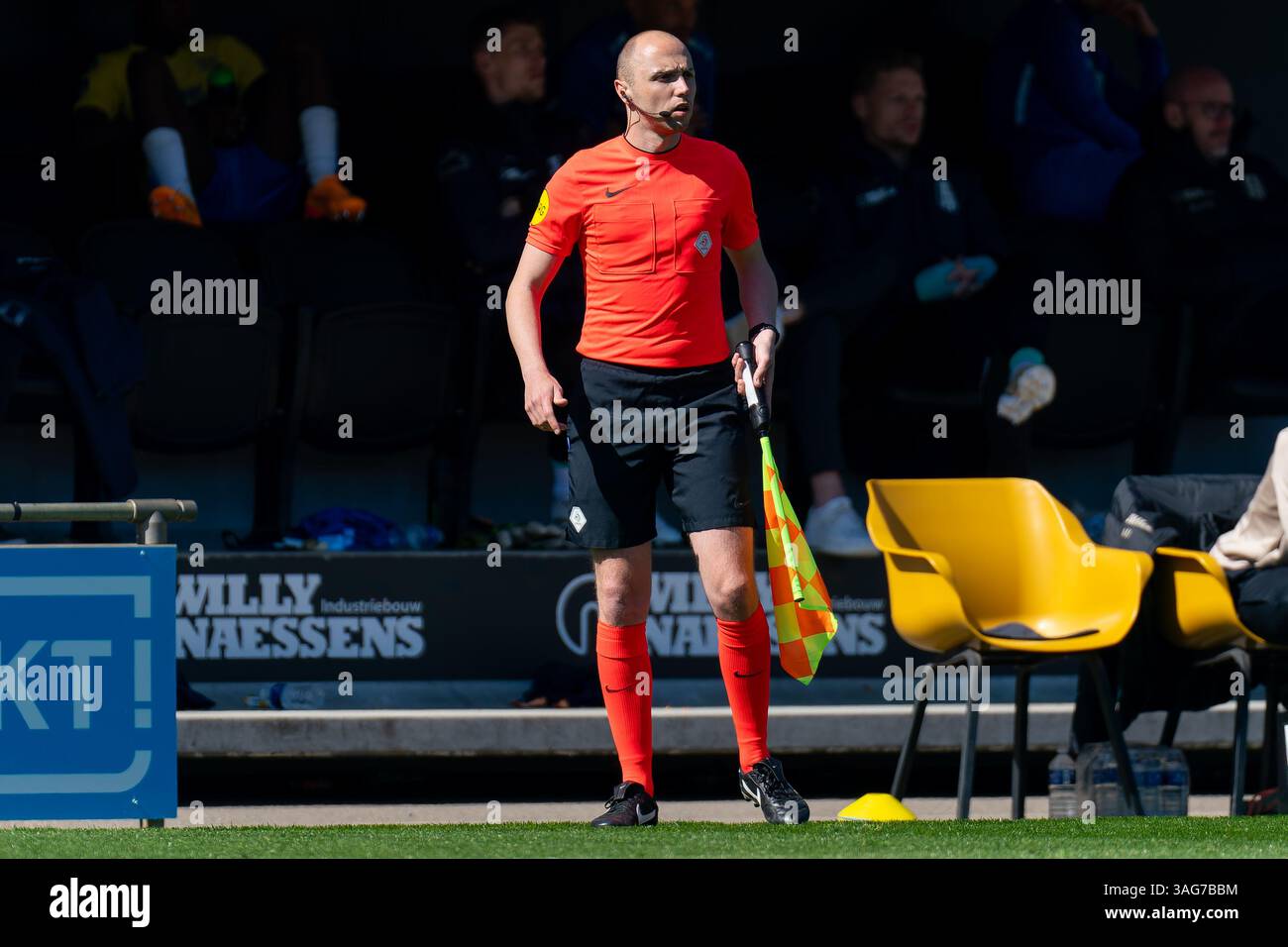 Waalwijk, Netherlands. 06th Apr, 2025. WAALWIJK, NETHERLANDS - APRIL 6: Assistant referee Nils ...
