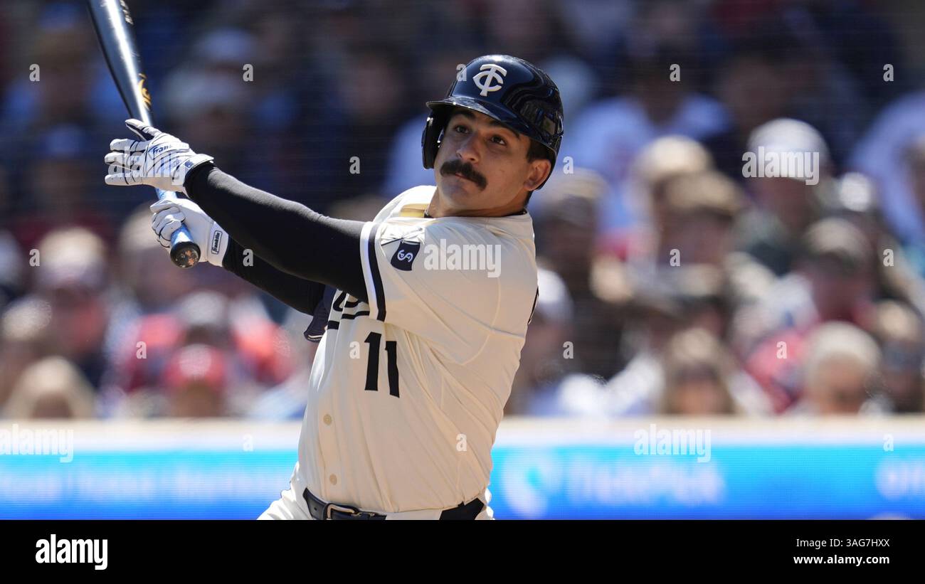 Minnesota Twins' Mickey Gasper (11) bats during the third inning of a ...
