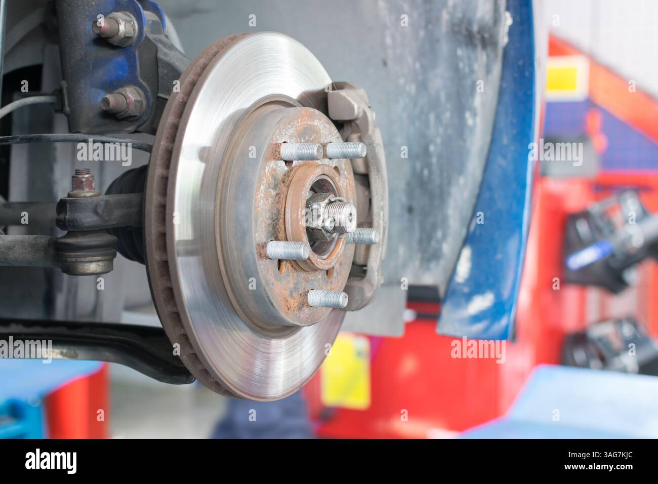 Wheel hub and car disk brake for suspension maintenance in the garage ...