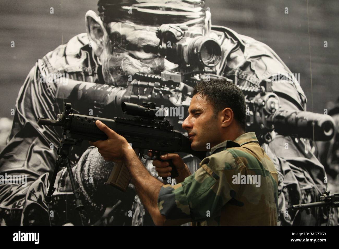 March 29, 2012 - New Delhi, India - An unidentified soldier checking a ...