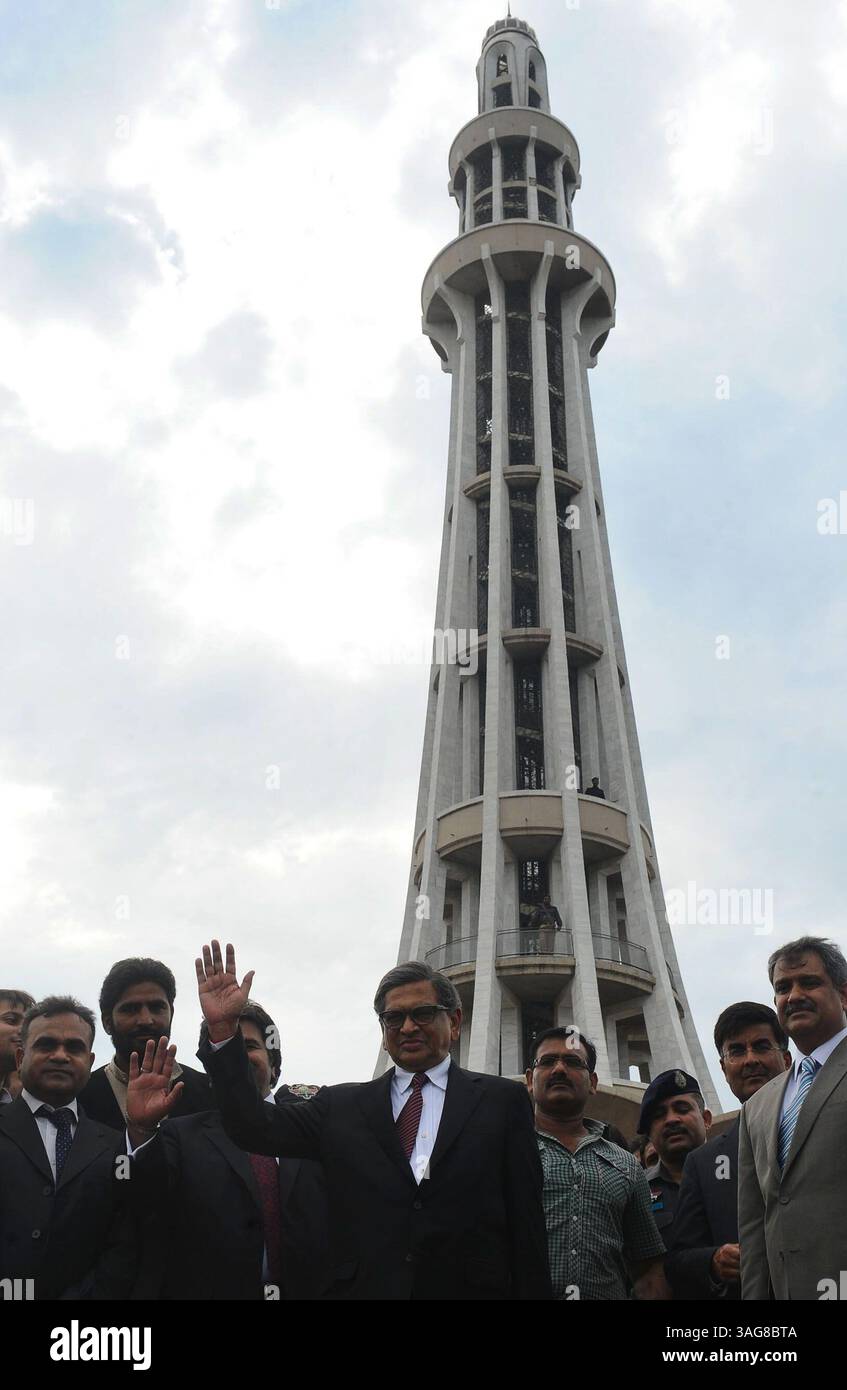 Sept. 9, 2012 - Indian Foreign Minister S.M. Krishna (C) waves to the ...