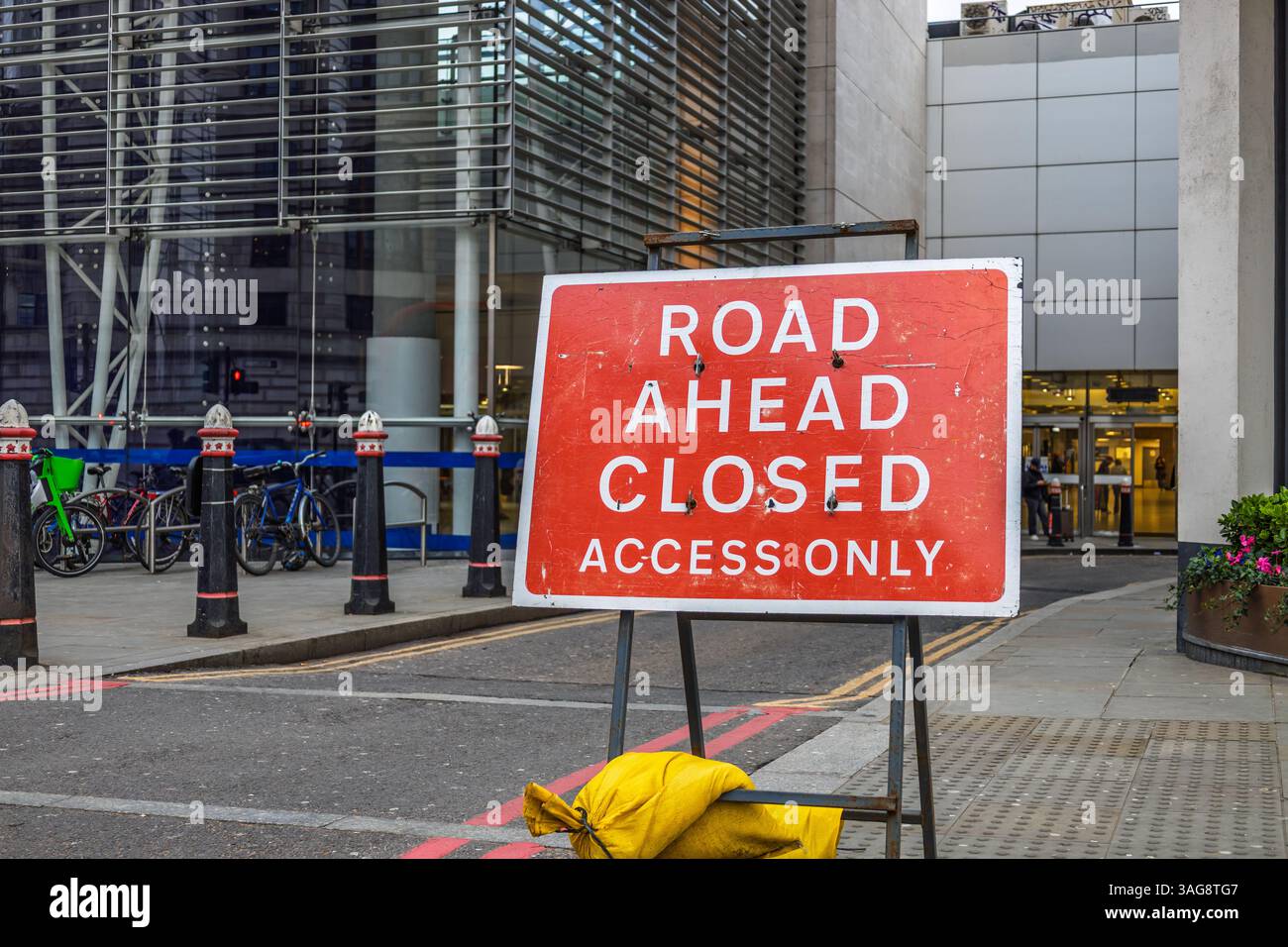Road Ahead Closed sign in front of city construction zone with ...