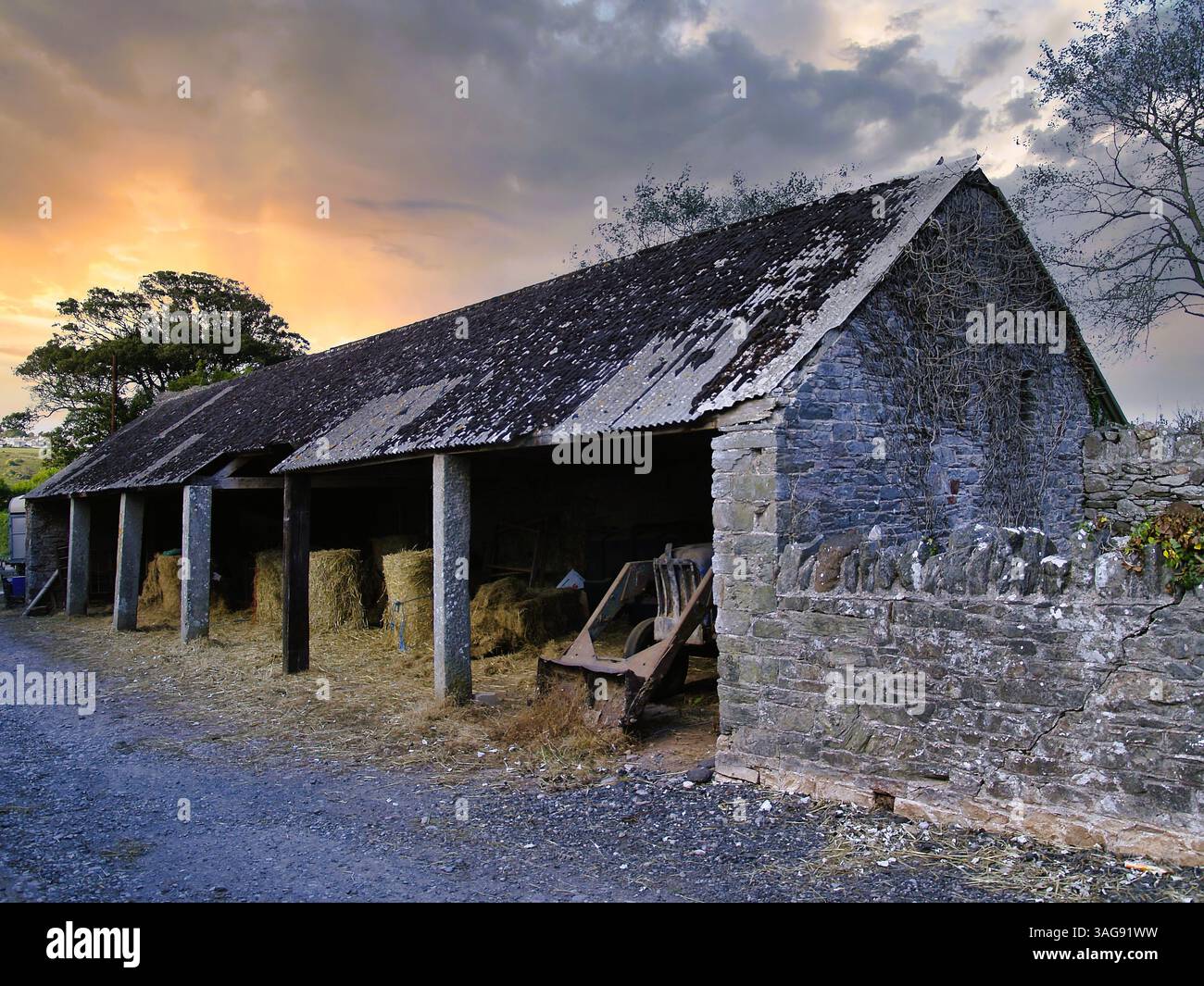 Old devon barn hi-res stock photography and images - Alamy