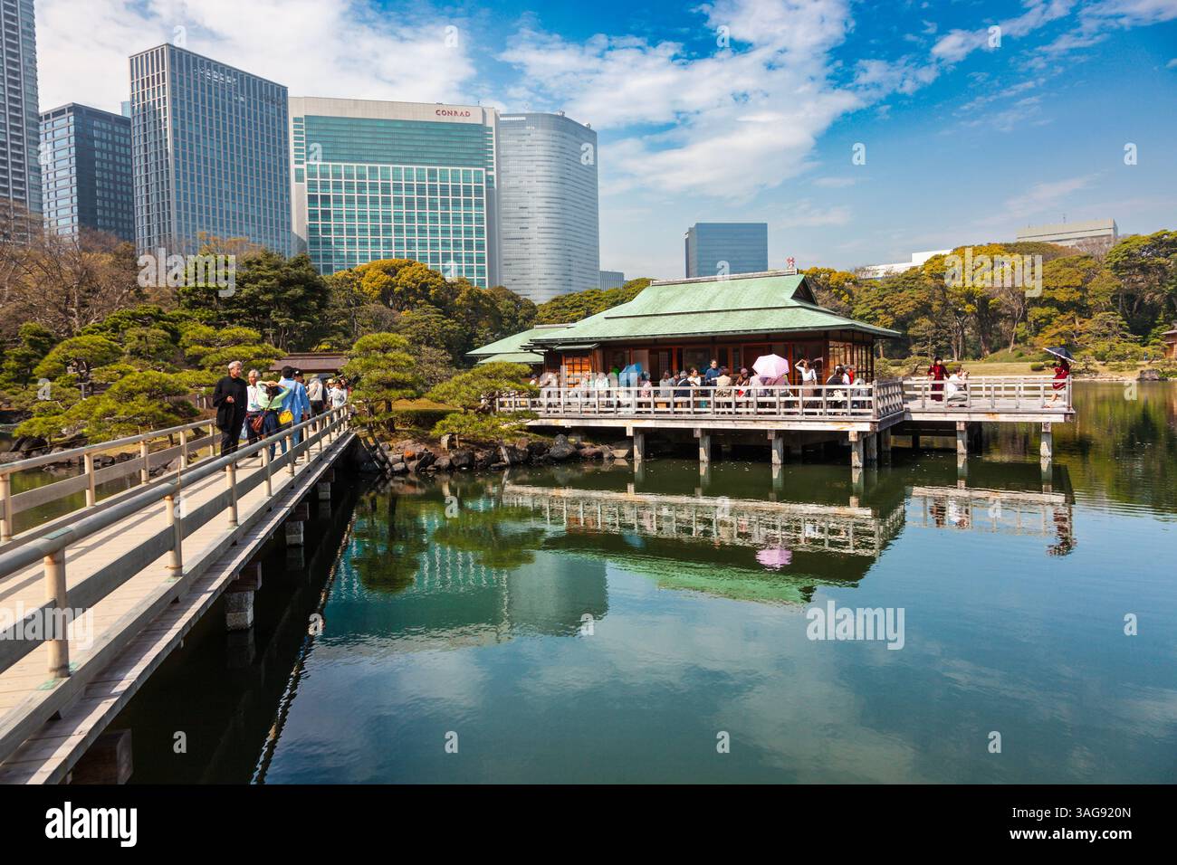 Nakajima Tea House on a lake in Hamarikyu Gardens, Tokyo, Honshu, Japan ...