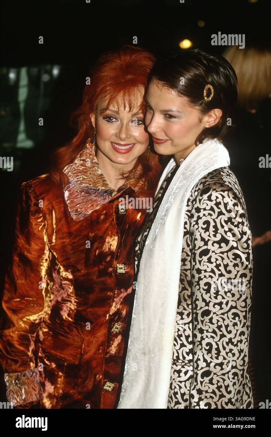 Ashley judd us film actress hi-res stock photography and images - Alamy