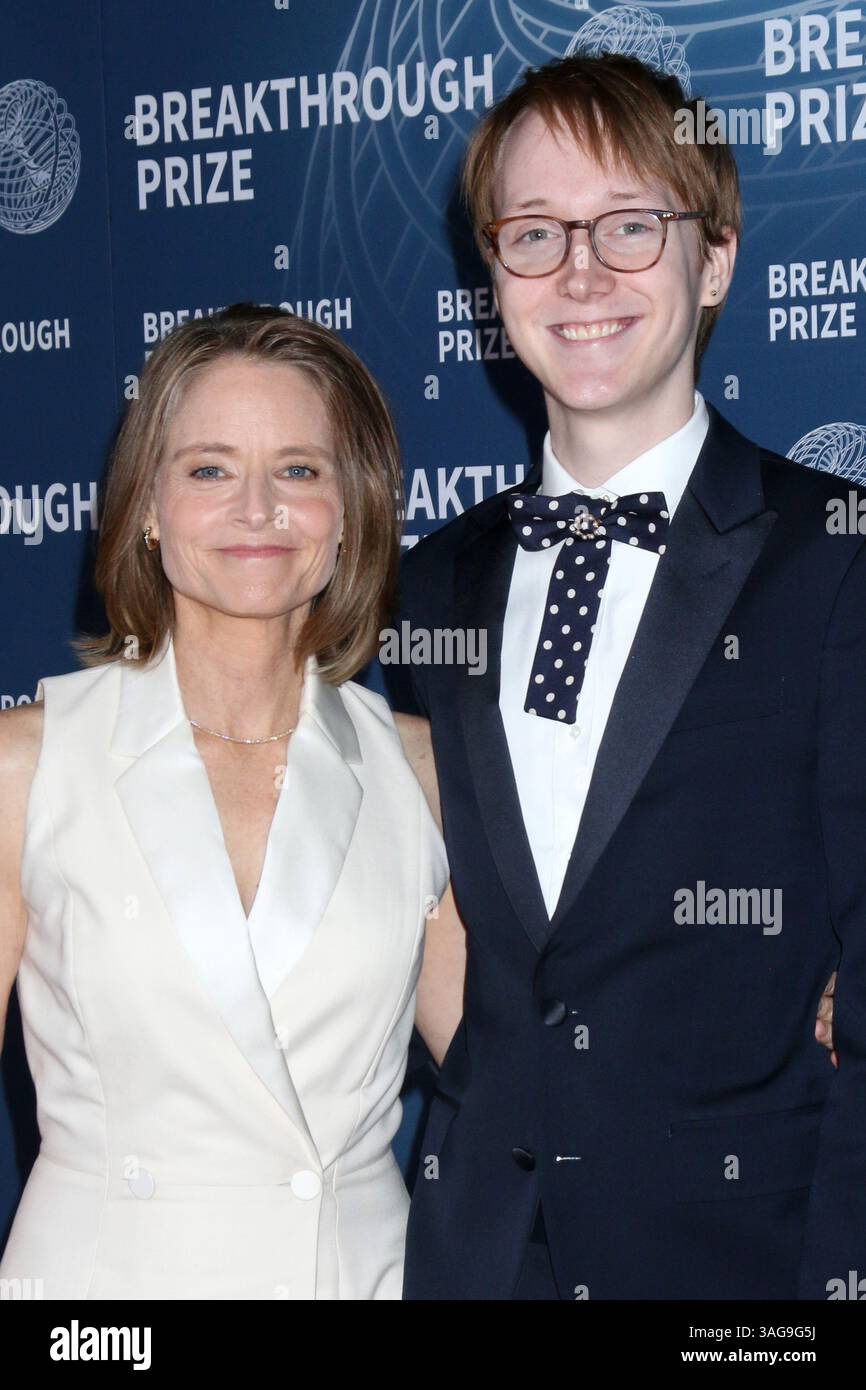 Santa Monica, USA. 05th Apr, 2025. SANTA MONICA, CA - APR 5: Jodie Foster, Christopher “Kit ...