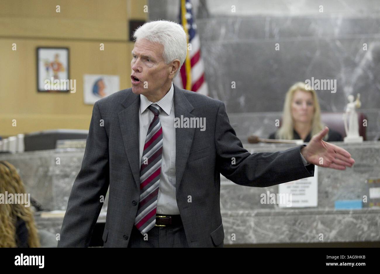 Attorney points to client hi-res stock photography and images - Alamy