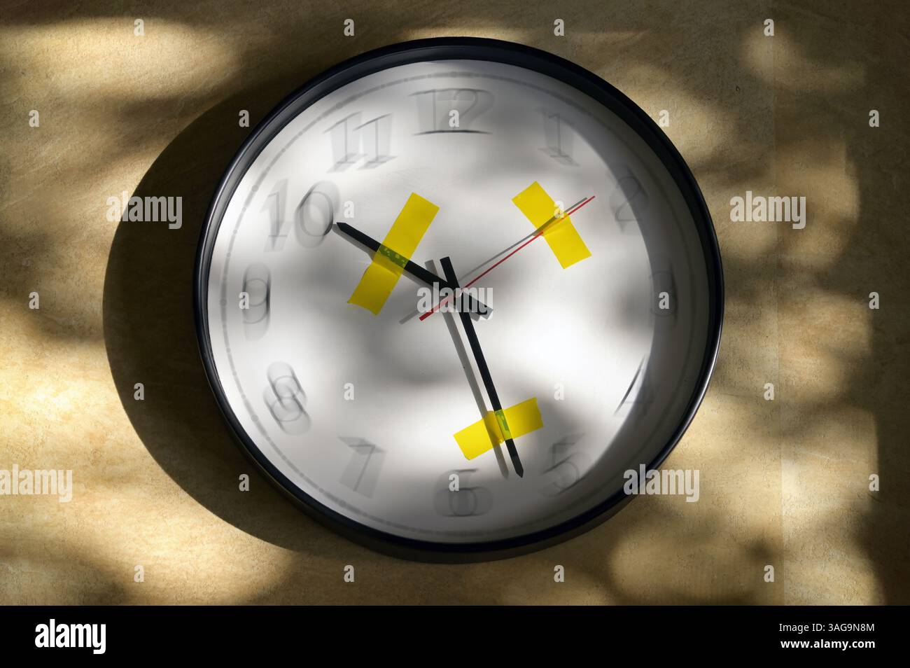 Stopping to watch hi-res stock photography and images - Alamy