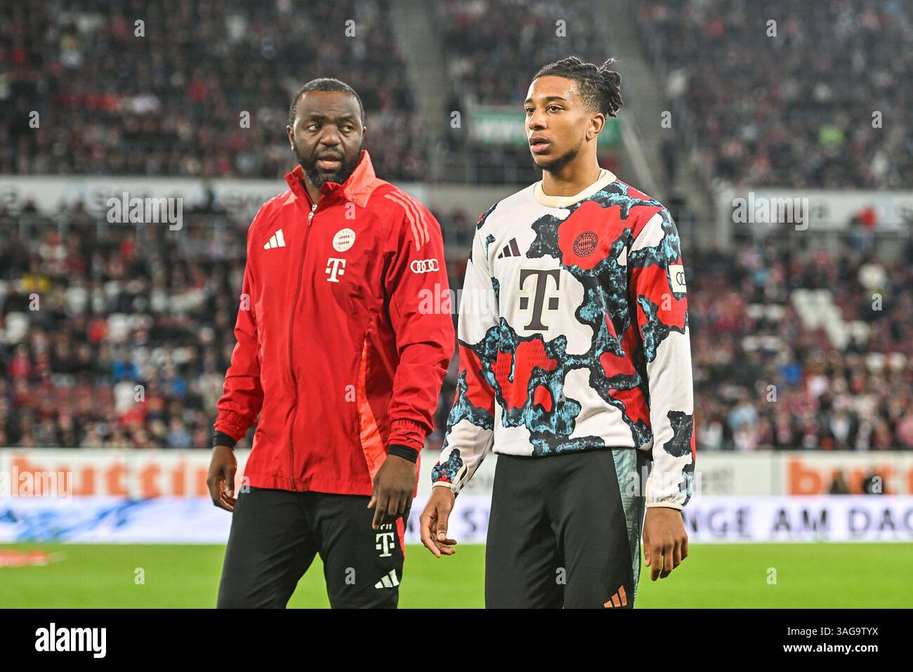 04.04.2025, WWK-Arena, Augsburg, GER, 1. FBL, FC Augsburg vs FC Bayern M?nchen, im Bild ...