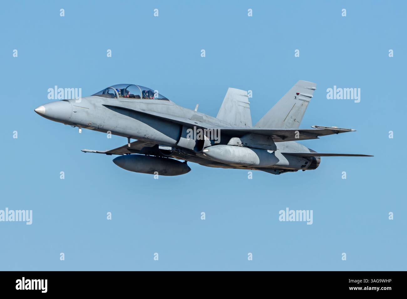 Fighter jet taking off hi-res stock photography and images - Alamy