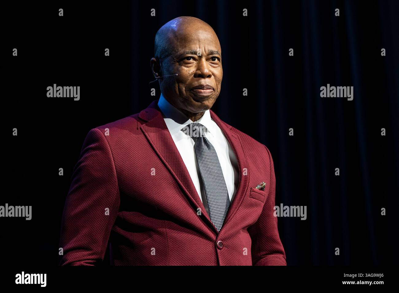 Mayor Eric Adams responds with own performance on stage as he was ...