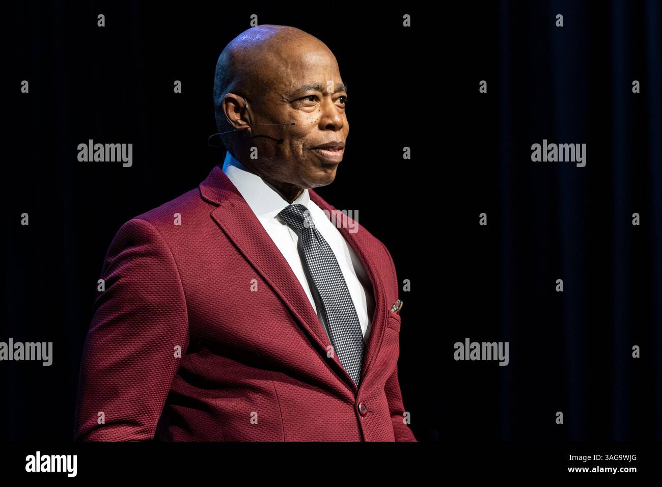 Mayor Eric Adams responds with own performance on stage as he was ...