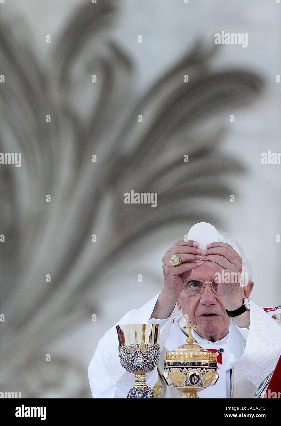 June 7, 2012 - Rome, Italy - Pope BENEDICT XVI celebratest the Corpus ...