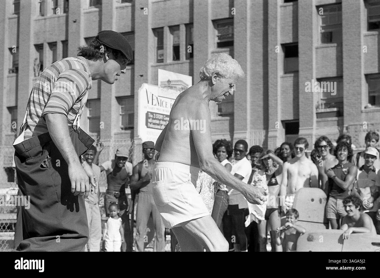Comedian Peter Pitofsky performing at Venice Beach, CA, USA, 1984 Stock ...