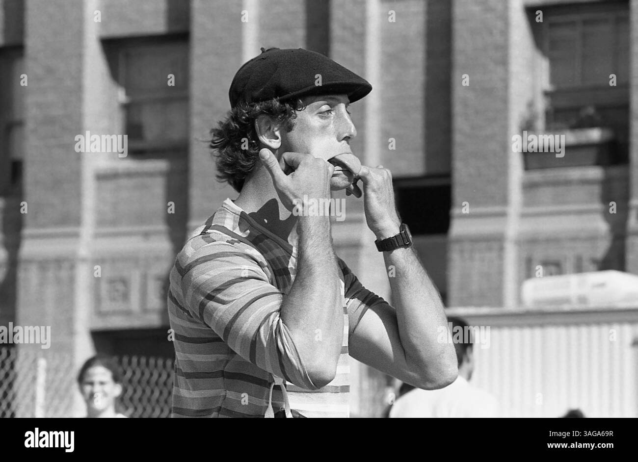 Comedian Peter Pitofsky performing at Venice Beach, CA, USA, 1984 Stock ...