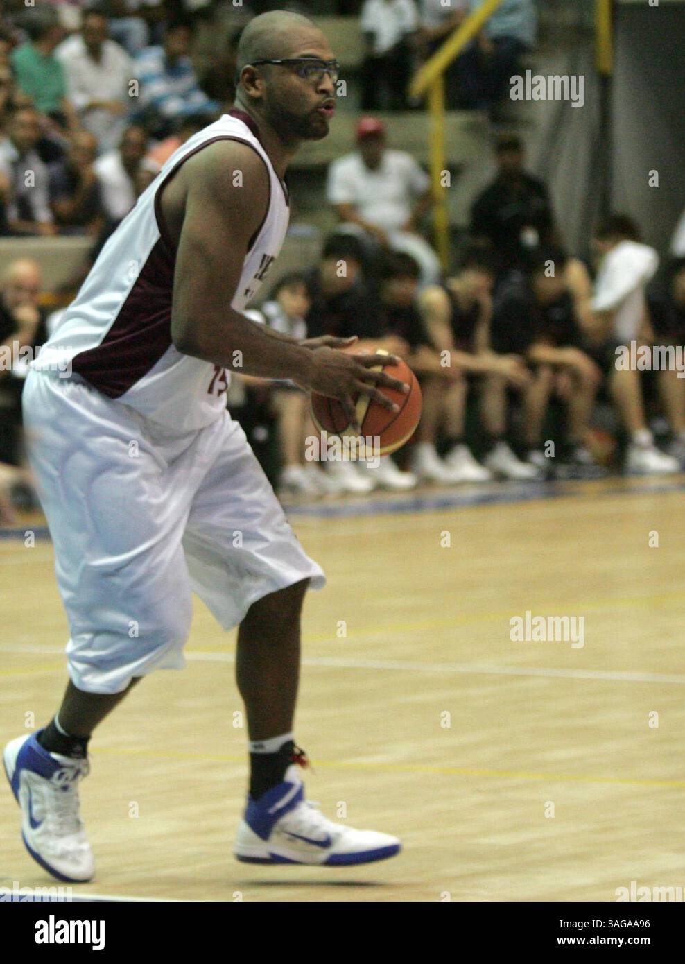 Un baloncesto hi-res stock photography and images - Alamy