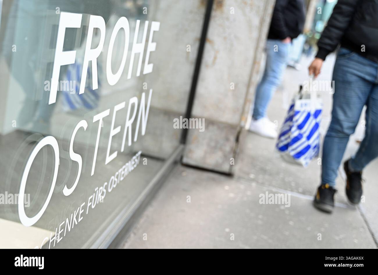 SYMBOL - 08 April 2025, Saxony, Leipzig: On a store window in Leipzig ...
