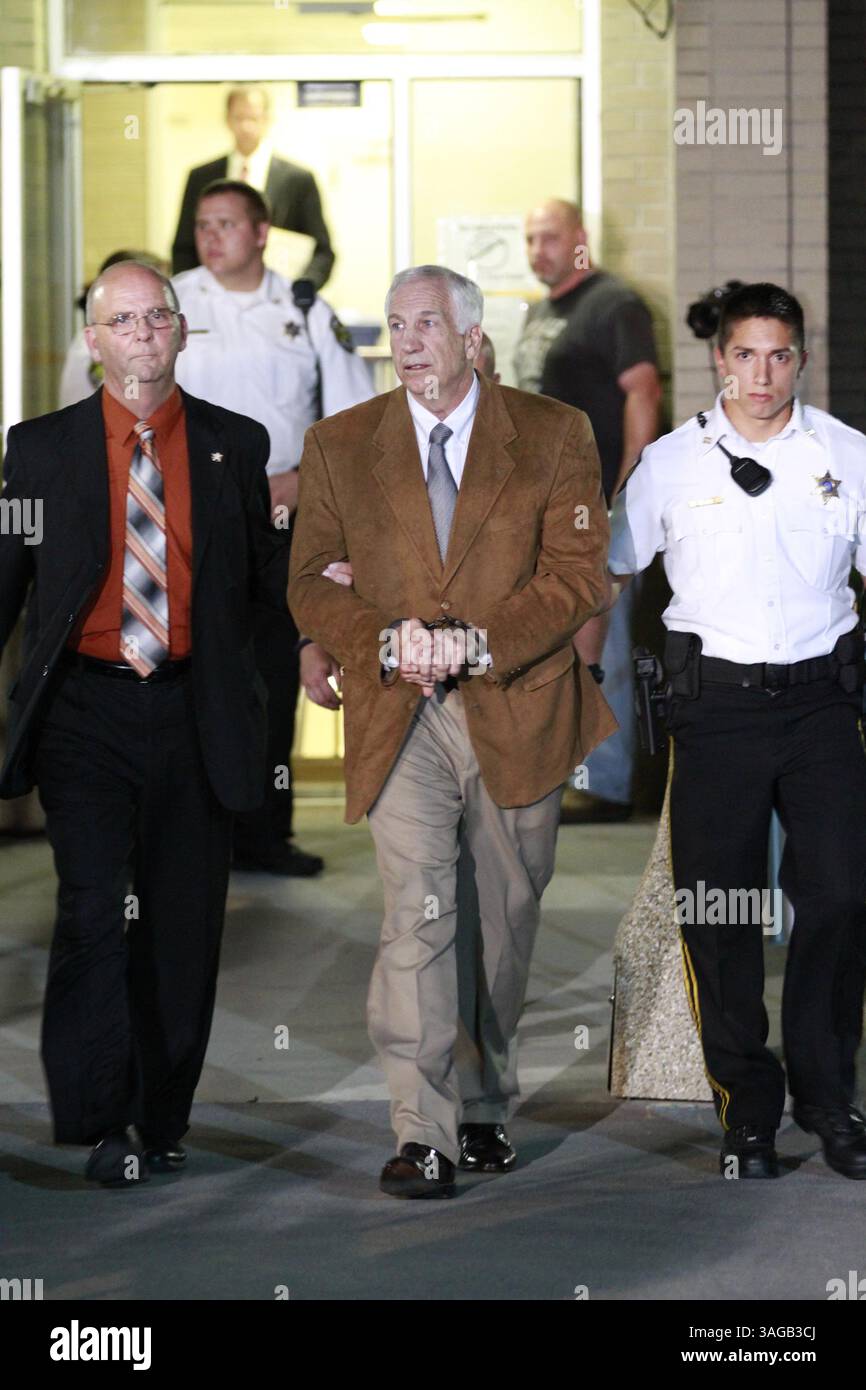 June 22, 2012 - Bellefonte, PA, USA - Jerry Sandusky leaves the Centre ...