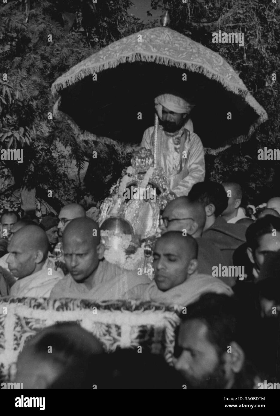 Relics of Buddha's Two Most Important Disciples Enshrined on a Hillock ...
