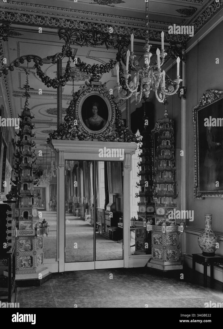The Silver Jubilee Interiors Of Buckingham Palace - Principal Corridor ...