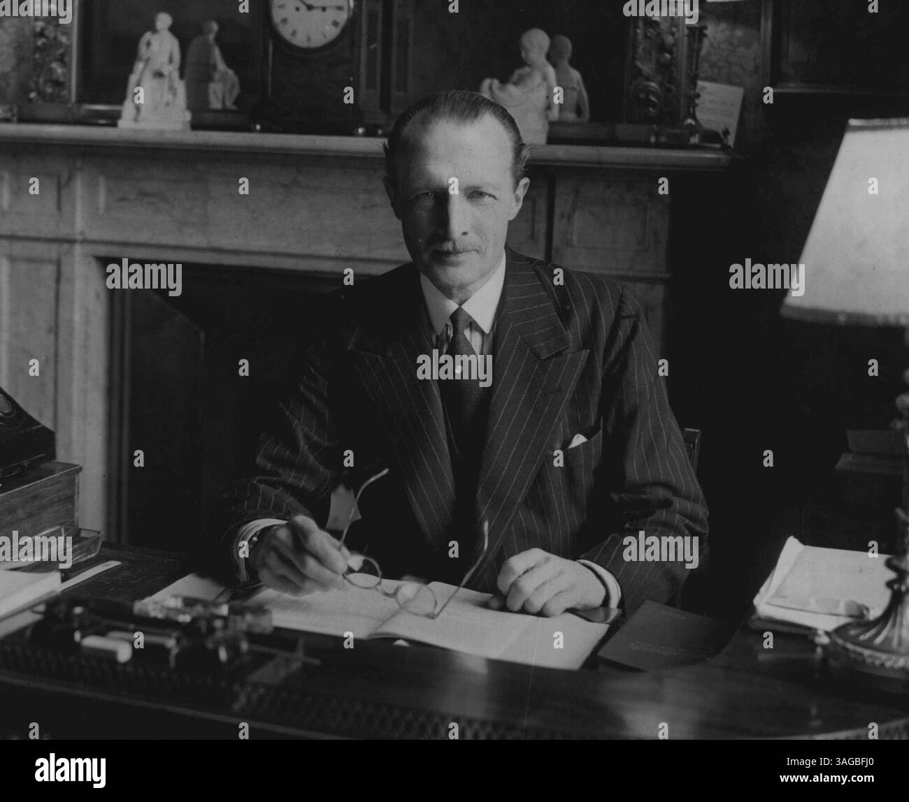 Lt gen sir frederick browning hi-res stock photography and images - Alamy