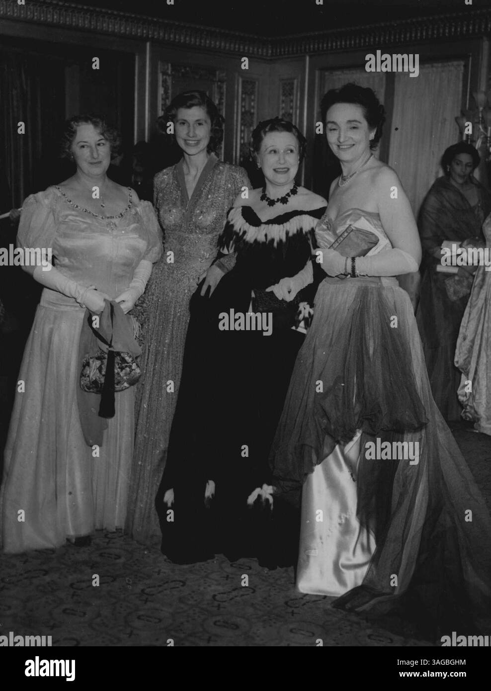 Distinguished women Visitors Dinner at Dorchester hotel. O.P.S. (L.to R ...