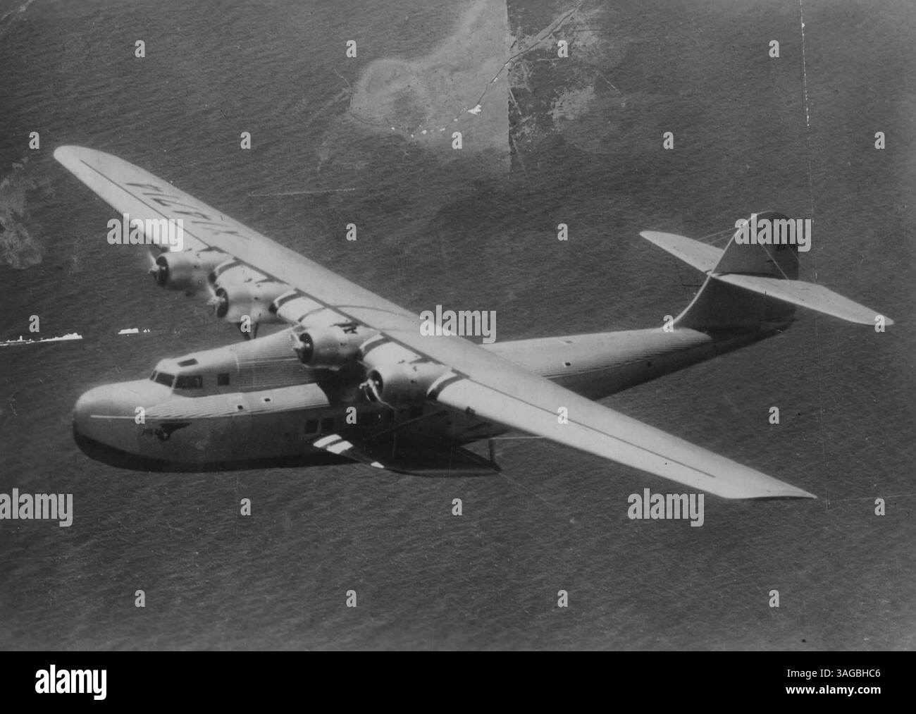 Airplane china Black and White Stock Photos & Images - Alamy
