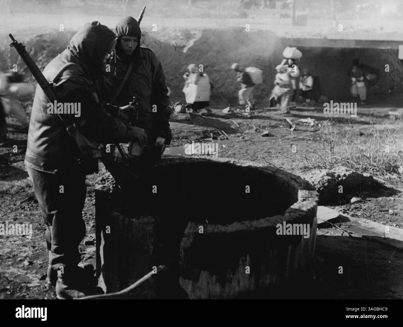 A good watersupply is of the utmost importance in war. Here two British ...