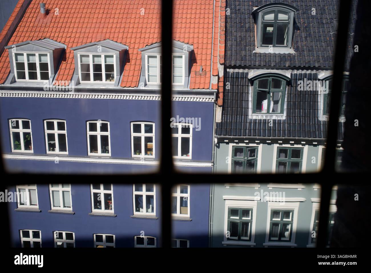 Kopenhagen, Daenemark, DK - Fensterblick auf Gebaeude 02.09.2024 ...