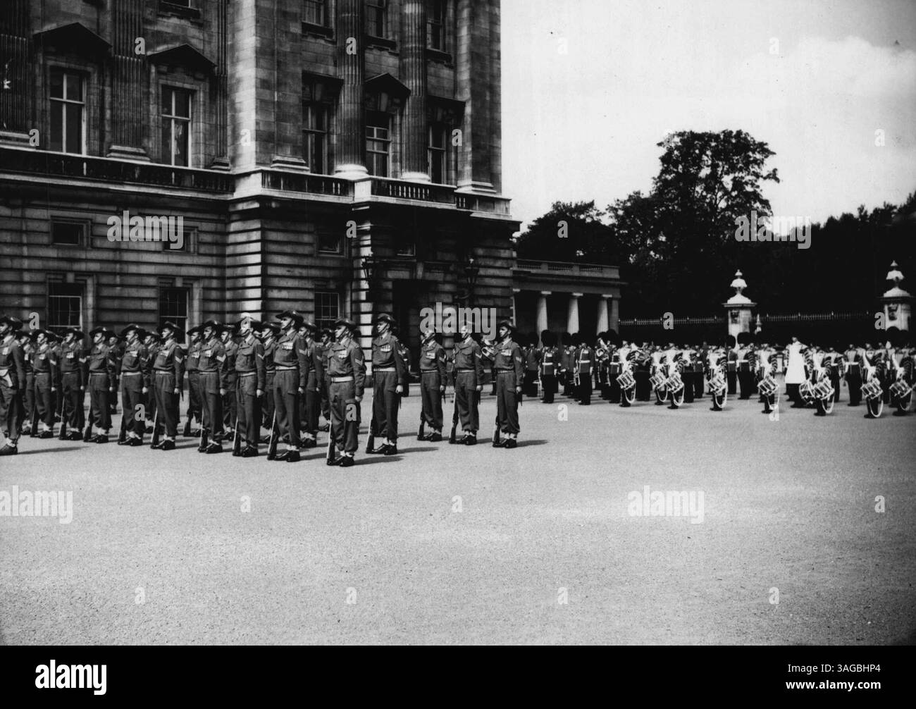 Australians Take Over Guard At Buckingham Palace - A general view of ...