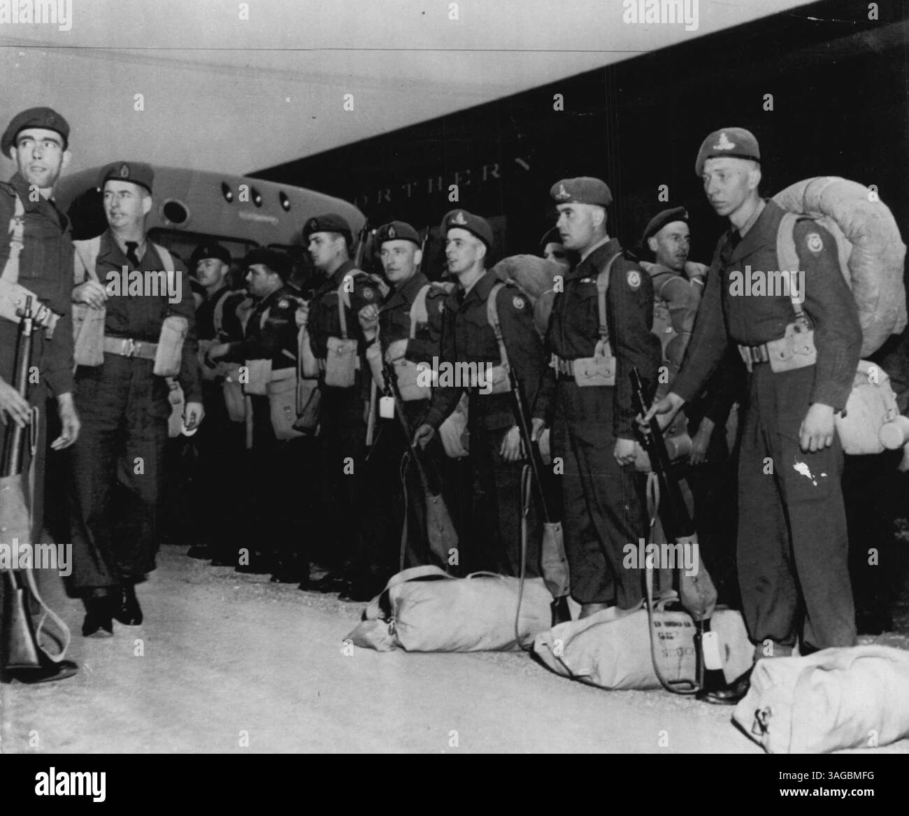 Un Fighters Detrain - Armed and ready for battle, some of the Canadian ...