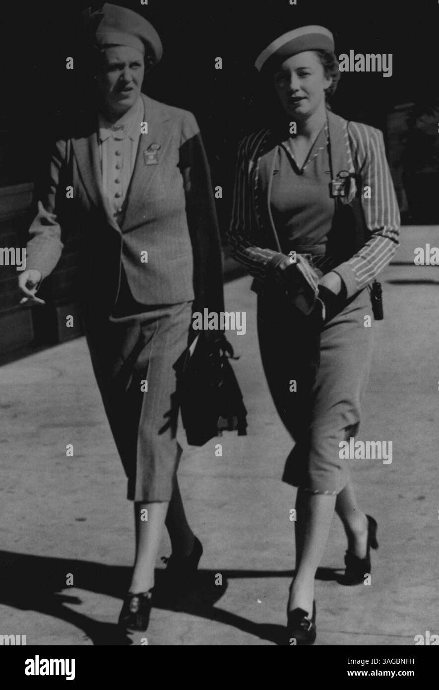 Mrs John Brunton and Mrs Andrew Tennant. May 05, 1938 Stock Photo - Alamy