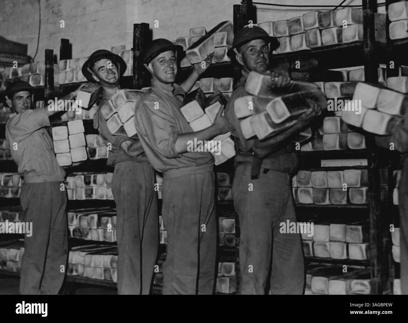 Canteens - Military Misc - (See Also Mess Parades, Cooks Etc ...